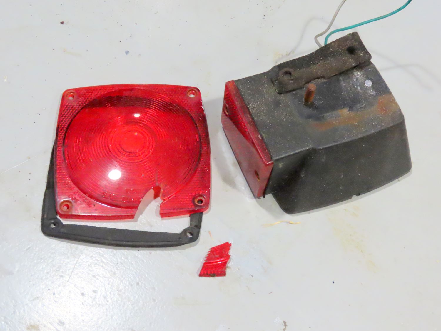 36 sm Lights - boken lens and rusted studs.JPG | Duckboats