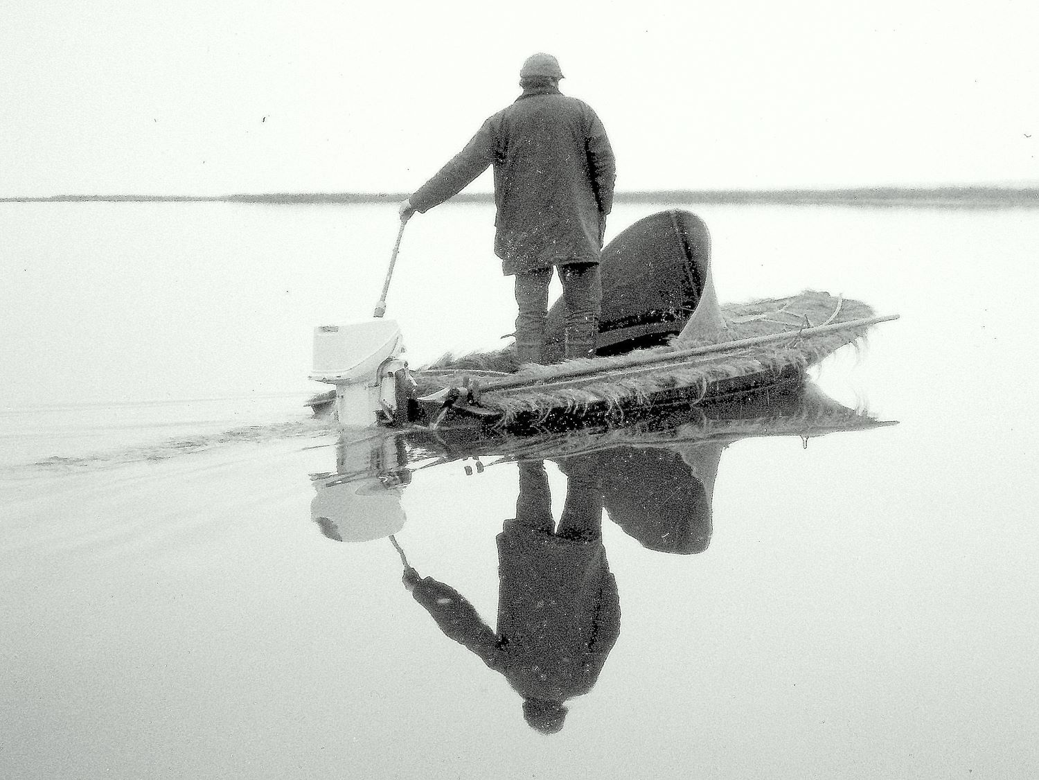 sm SJS in Sneakbox off Thatch I 1994 - cropped.jpg | Duckboats